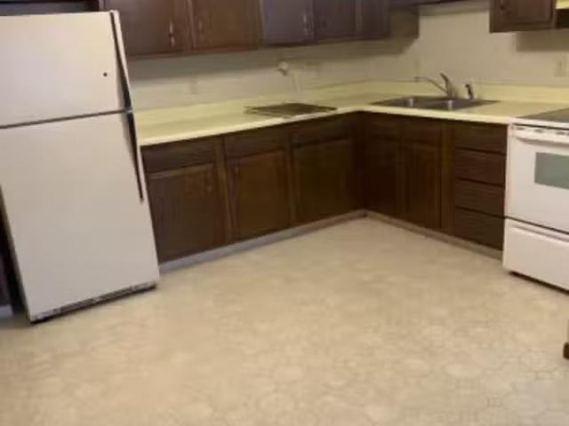 Adorable 2 bedroom 1 bath unit 407 S Madison St #1