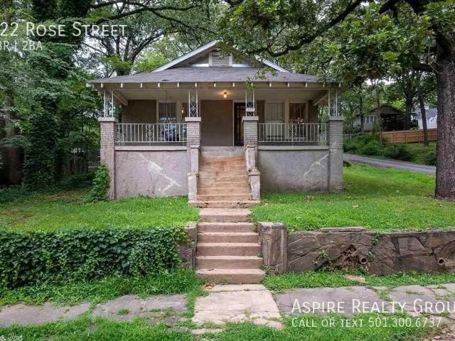 Adorable Hillcrest Bungalow with 3 bedrooms and 2 bathrooms