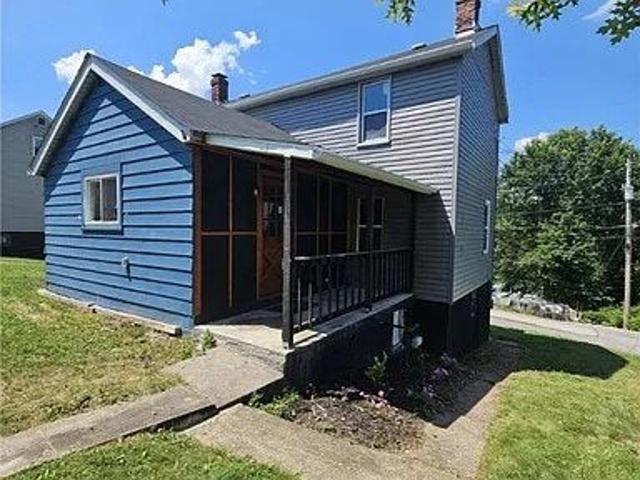 Adorable simple room for rent in shared house with