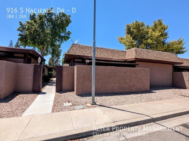 Adorably renovated single story townhouse in Tempe