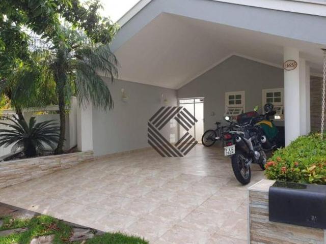 Adorável Mansão no Condomínio Granja Olga