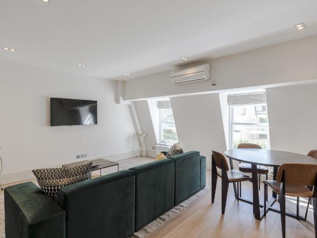 Adam & Eve Mews, London W8, 2 bed flat to rent, £4,498 pcm | PrimeLocation