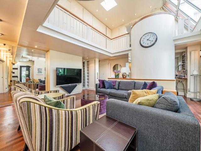 Adam & Eve Mews, London W8 2 bed house to rent £8,500 pcm £1,962 pw