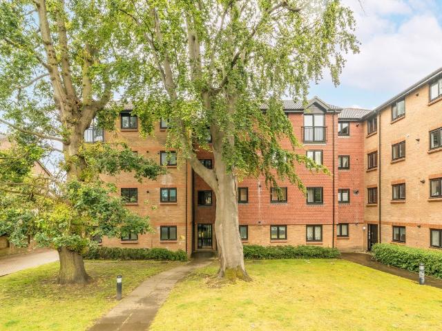 Adams Close, Surbiton KT5, 2 bed flat to rent, £1,850 pcm | PrimeLocation