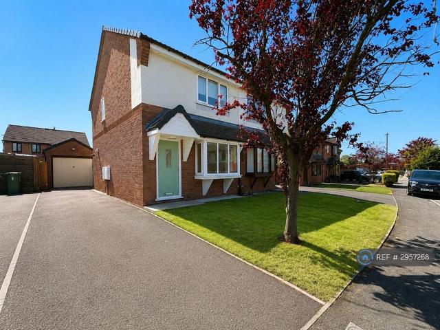Adams Drive, Wigan, WN3 3 bed semi detached house to rent £1,175 pcm £271 pw
