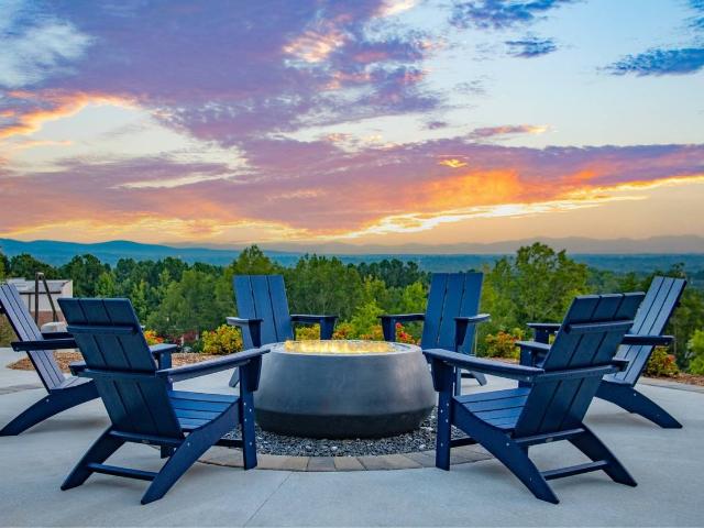 Adams Hill Apartments 1 Bedroom Apartment for Rent at 355 Pelham Rd, Greenville, SC 29615