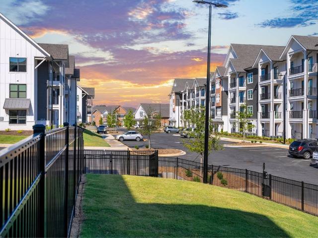 Adams Hill Apartments 2 Bedroom Apartment for Rent at 355 Pelham Rd, Greenville, SC 29615