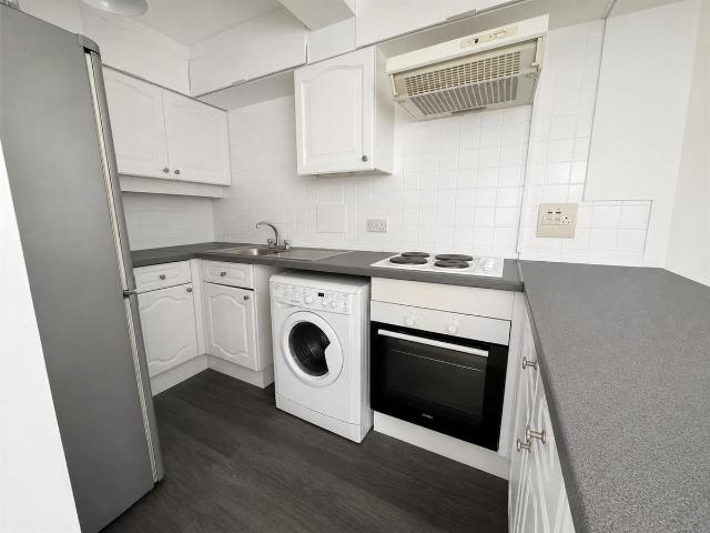 Adams Square, Bexleyheath DA6, 1 bed maisonette to rent, £1,300 pcm | PrimeLocation