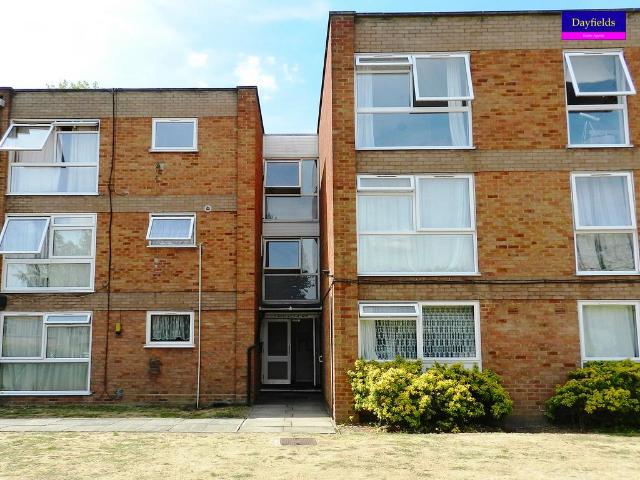 Adamsrill Close, Enfield EN1 2 bed flat to rent £1,750 pcm £404 pw