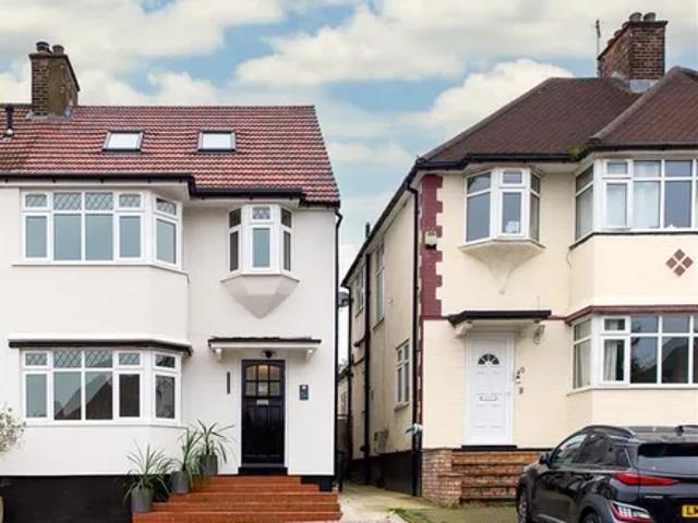 Addington Drive, London, N12 0NX, United Kingdom | 6 bed duplex for rent #135868422 | Rentberry