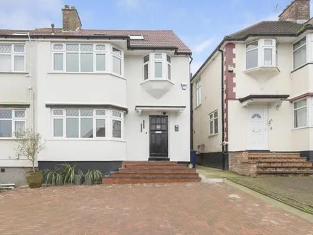 Addington Drive, London, N12 0NX, United Kingdom | 6 bed house for rent #139333283 | Rentberry