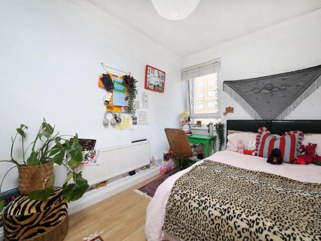 Addington House, London SW9 3 bed flat to rent £3,000 pcm £692 pw