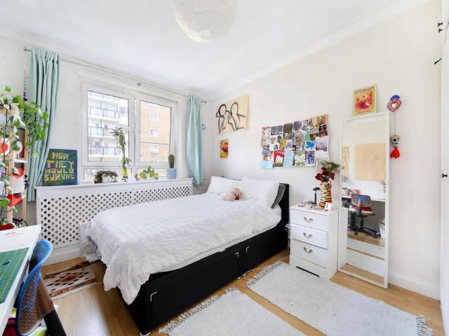 Addington House, London SW9 3 bed flat to rent £2,900 pcm £669 pw