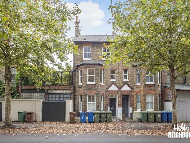 Addington Square, London, SE5 1 bed apartment to rent £1,750 pcm £404 pw