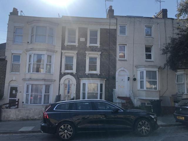 Addington Street, Margate, CT9 3 bed flat to rent £1,125 pcm £260 pw