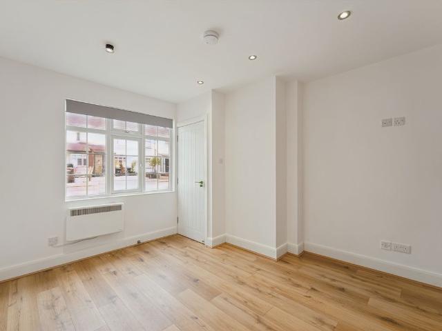 Addison Avenue, Southgate N14, Studio to rent, £1,300 pcm | PrimeLocation