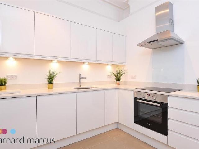 Addison Bridge Place, Olympia 2 bed apartment to rent £2,700 pcm £623 pw