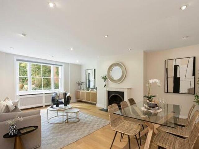 Addison Crescent, Holland Park, 3 Bedroom Flat
