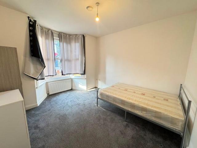 Addison Gardens, Grays Saad RM17, Room to rent, £850 pcm | PrimeLocation