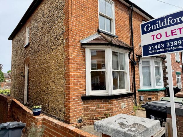 Addison Road, Guildford, GU1 2 bed semi detached house to rent £2,100 pcm £485 pw