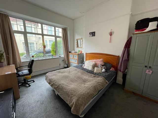 Addison Road Flat 1, Plymouth PL4 3 bed flat to rent £1,443 pcm £333 pw