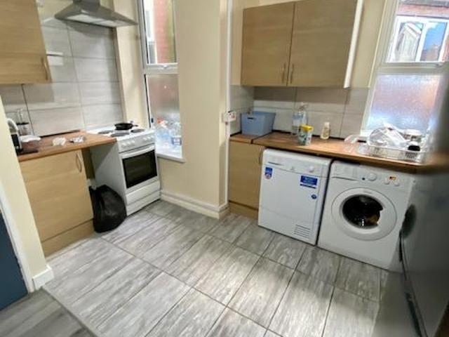 Addison Road, Kings Heath B14 2 bed flat to rent £1,050 pcm £242 pw