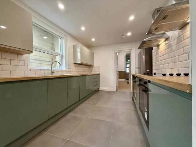 Addison Road, Plymouth PL4 6 bed house to rent £3,978 pcm £918 pw