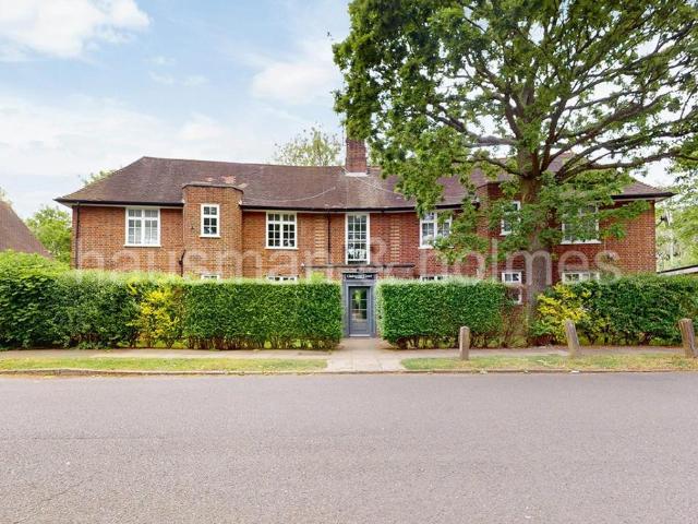 Addison Way, Hampstead Gardens Suburb 2 bed flat to rent £2,000 pcm £462 pw