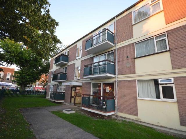 Addison Way, Hayes 2 bed apartment to rent £1,798 pcm £415 pw