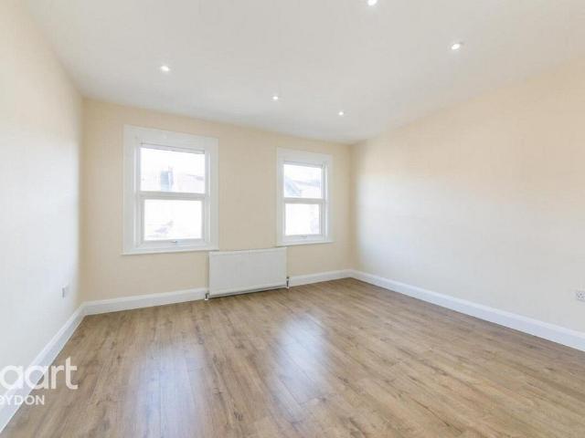 Addiscombe Court Road, CROYDON 3 bed terraced house to rent £2,150 pcm £496 pw