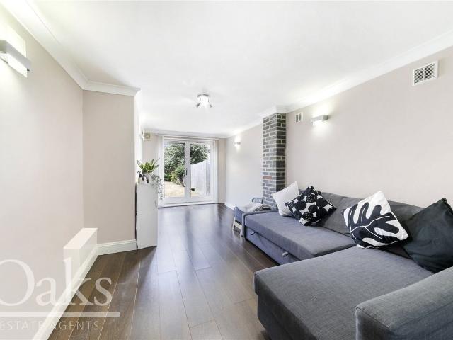 Addiscombe Grove, East Croydon CR0, 1 bed flat to rent, £1,400 pcm | PrimeLocation
