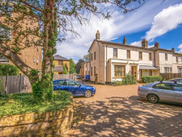 Addiscombe Road, CROYDON 2 bed flat to rent £1,950 pcm £450 pw