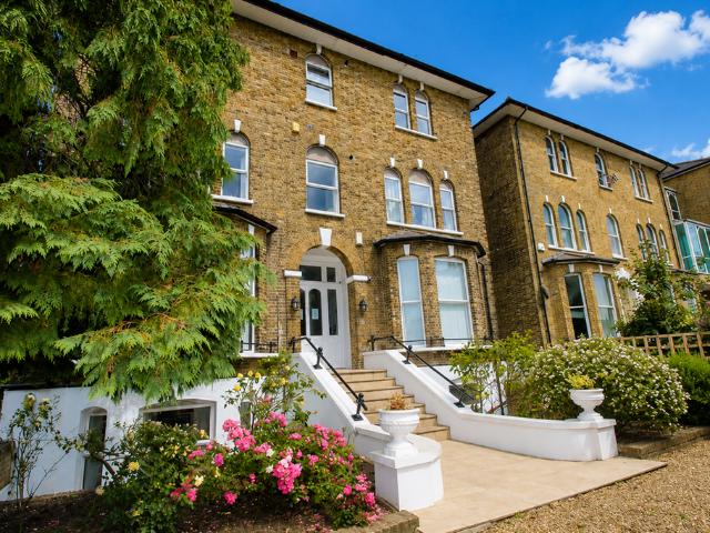 Addiscombe Road, Croydon, CR0 2 bed flat to rent £1,600 pcm £369 pw