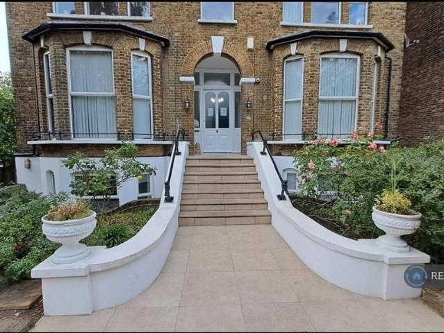 Addiscombe Road, Croydon, CR0 2 bed flat to rent £1,750 pcm £404 pw