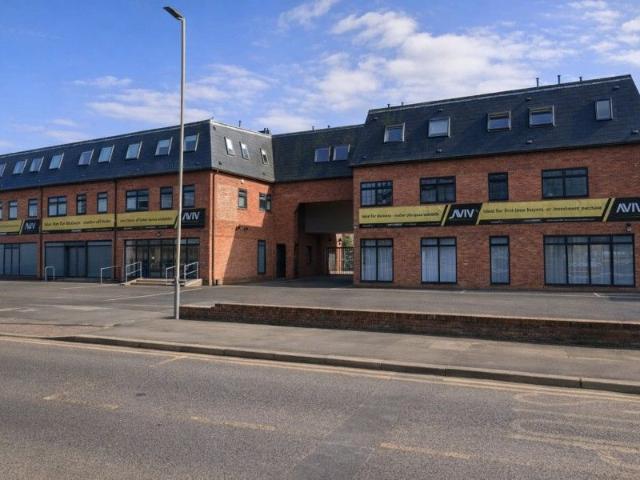 Addlestone, Surrey KT15, Studio to rent, £1,100 pcm | PrimeLocation
