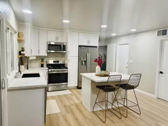 Address Not Disclosed, Santa Clarita, CA 91354 See Est. Valu.