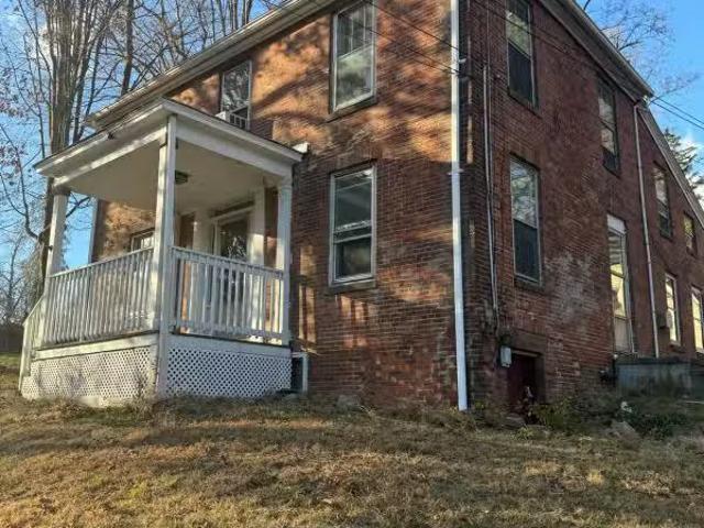 Address Not Disclosed, Tariffville, CT 06081