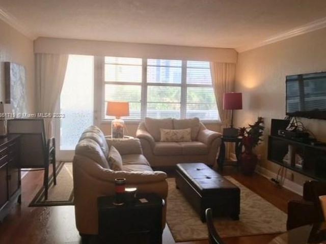 [Address not provided], Hollywood, FL 33019