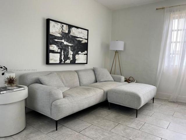 [Address not provided], Hollywood, FL 33020