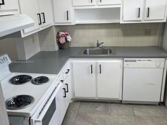 [Address not provided], Hollywood, FL 33024