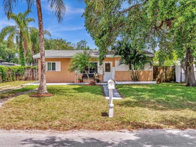 [Address not provided], Hollywood, FL 33024