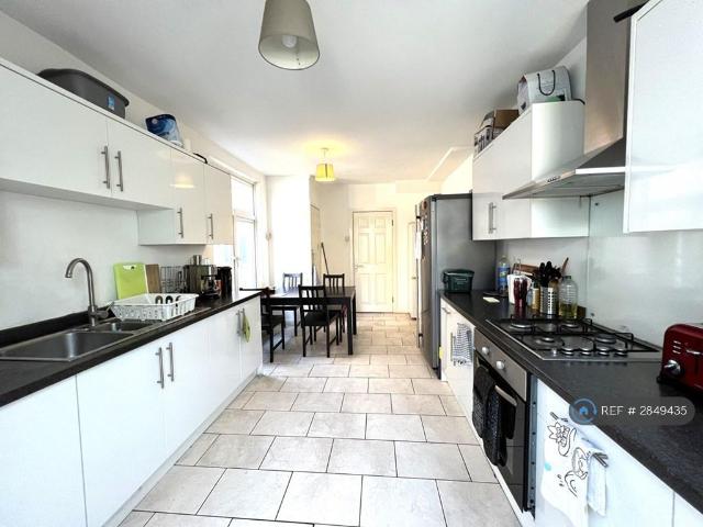 Adelaide Terrace, Brentford, TW8 5 bed terraced house to rent £3,990 pcm £921 pw