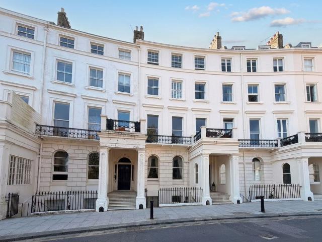 Adelaide Crescent, Hove BN3, 1 bed flat to rent, £1,400 pcm | PrimeLocation