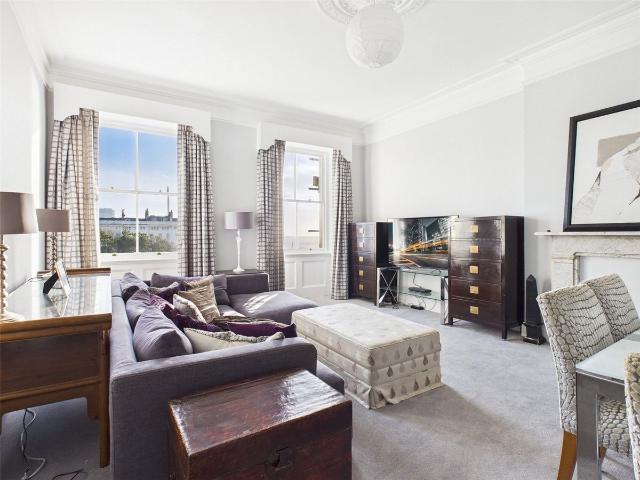 Adelaide Crescent, Hove, East Sussex BN3, 2 bed flat to rent, £1,800 pcm | PrimeLocation