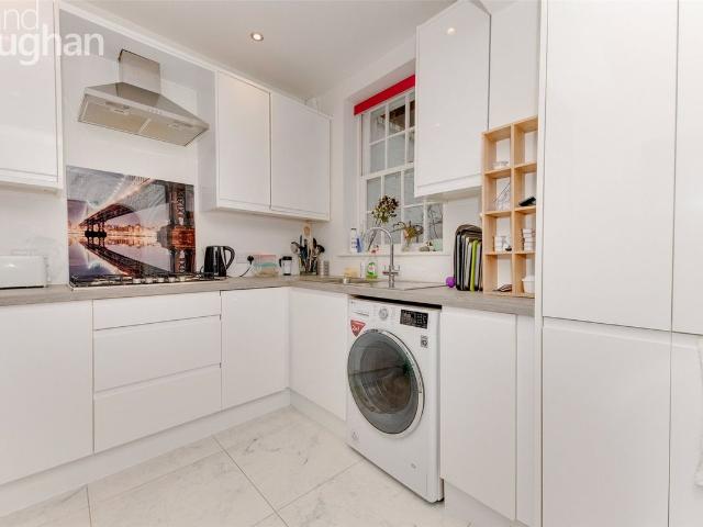 Adelaide Crescent, Hove, East Sussex BN3, 3 bed flat to rent, £2,145 pcm | PrimeLocation