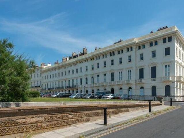 Adelaide Crescent, Hove, 3 Bedroom Flat