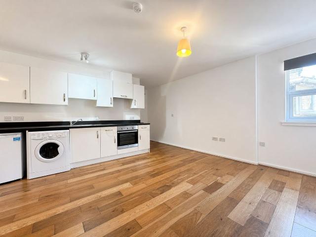Adelaide Lane, Bournemouth BH1, 1 bed flat to rent, £950 pcm | PrimeLocation
