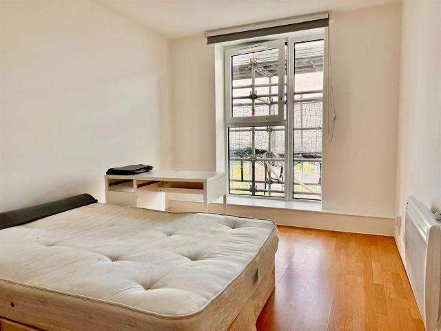 Adelaide Road, Belsize Park NW3, Room to rent, £950 pcm | PrimeLocation