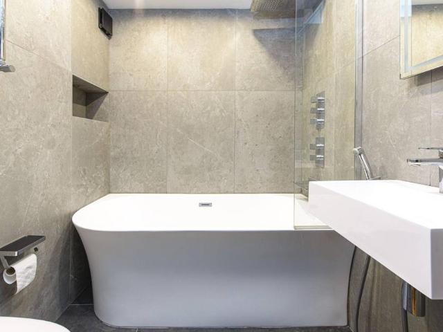 Adelaide Road, Chalk Farm, Chalk. 1 bed flat to rent £2,990 pcm £690 pw