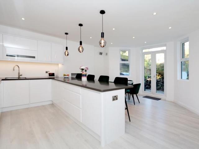 Adelaide Road, Surbiton KT6, 2 bed flat to rent, £2,500 pcm | PrimeLocation